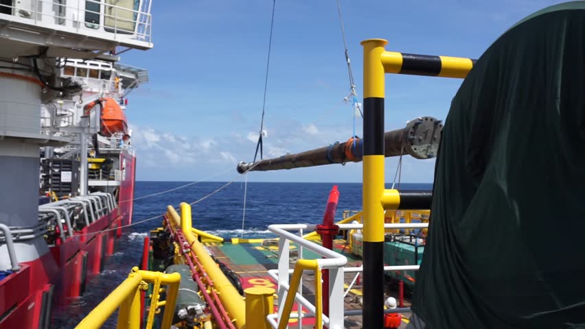 SARAWAK, MALAYSIA - JANUARY 31ST, 2017 : Lifting Of Spool Pipe By ...