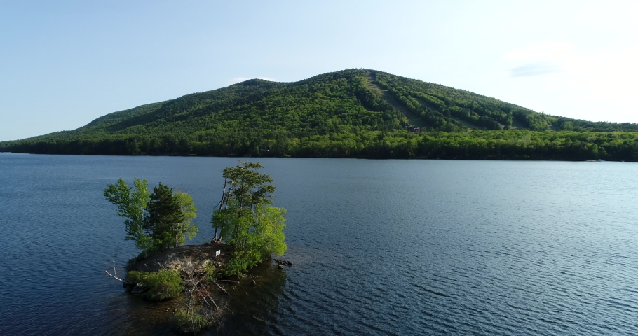 Moose in mountain landscape with lake image - Free stock photo - Public ...