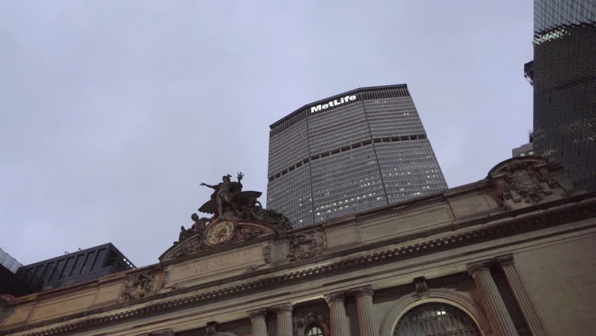 NEW YORK - DEC 15, 2015: Wreath Hanging On Grand Central Terminal ...