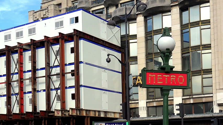 CHICAGO, ILLINOIS - 2010: Addison Street Sign In Front Of Wrigley Field ...