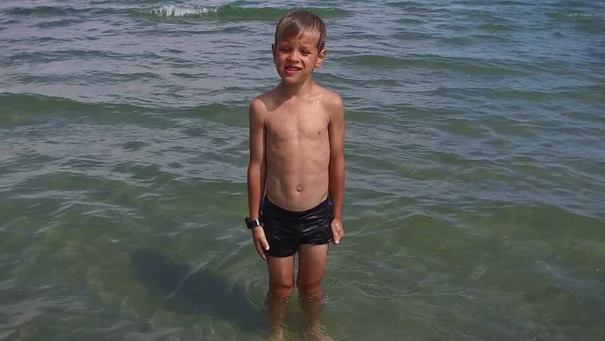 Stockvideo von little boy falling into water, slow | 23376511 ...