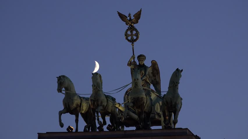 Brandenburger Tor Statue Stock Footage Video 8998318 | Shutterstock