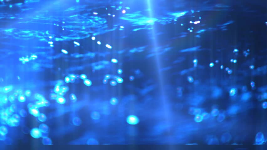 Videoclip de Blue light flares over water and relfective | Shutterstock