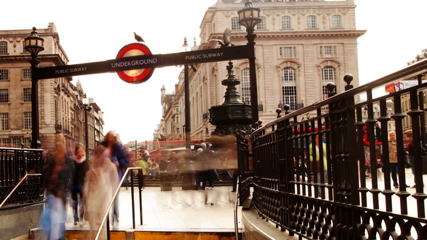 LONDON, ENGLAND - May 17 2009, People And Traffic In A Busy London ...