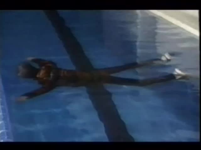 Dead Body Floating Face Down Stockvideos & Filmmaterial (100 % ...