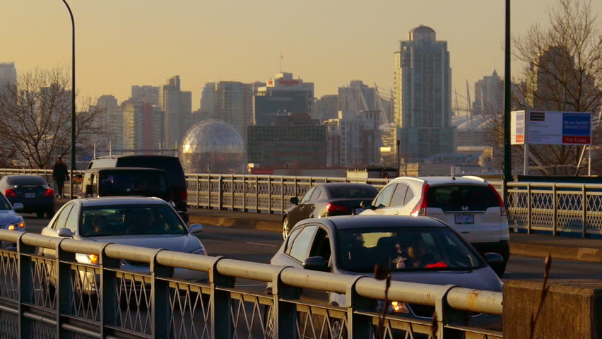 Traffic Leaving Downtown at Dusk Vidéos de stock (100 % libres de droit ...