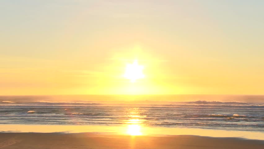 Sunset Of Sun Setting Over Pacific Ocean On Windy Evening With Sound ...