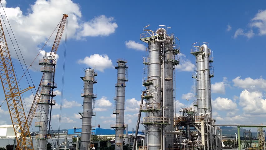 Oil Refinery Plant , Pipeline Structure And Machinery In Process Area ...